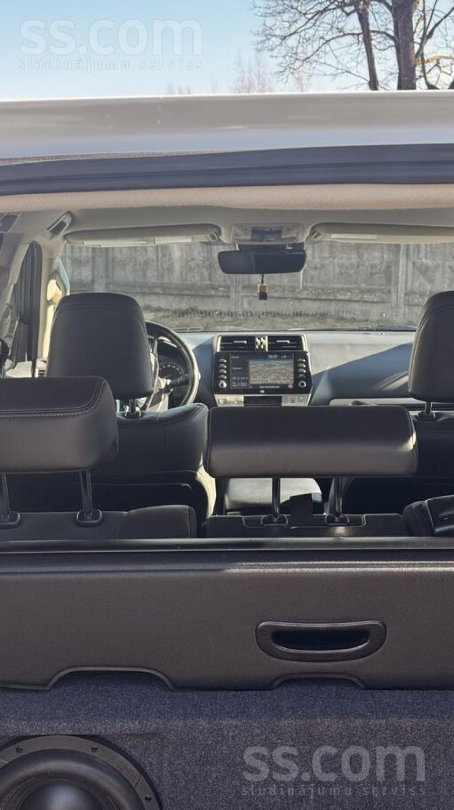 White Toyota Land Cruiser 2022 in Riga, with an engine capacity of 2.80 L and mileage of 79 thousand km for 49999 €, photo 9 on AUTOMOTO.COM.LV