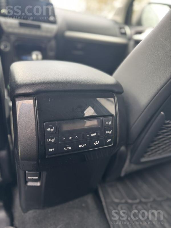 Balts Toyota Land Cruiser 2022 Liepāja, ar dzinēja tilpumu 2.80 L un nobraukumu 93 tūkst. km par 50000 €, foto 5 vietnē AUTOMOTO.COM.LV
