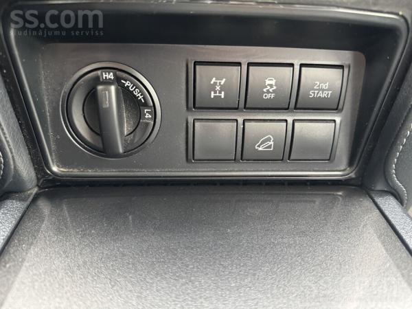 Balts Toyota Land Cruiser 2022 Liepāja, ar dzinēja tilpumu 2.80 L un nobraukumu 93 tūkst. km par 50000 €, foto 10 vietnē AUTOMOTO.COM.LV