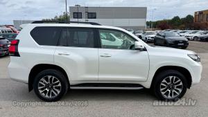 Balts Toyota Land Cruiser 2022 Tallina, ar dzinēja tilpumu 2.80 L un nobraukumu 45 tūkst. km par 59500 €, foto 3 vietnē AUTOMOTO.COM.LV