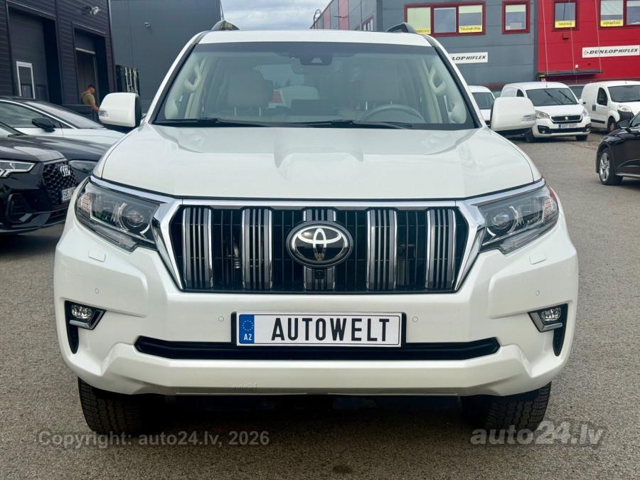 Balts Toyota Land Cruiser 2022 Tallina, ar dzinēja tilpumu 2.80 L un nobraukumu 45 tūkst. km par 59500 €, foto 4 vietnē AUTOMOTO.COM.LV