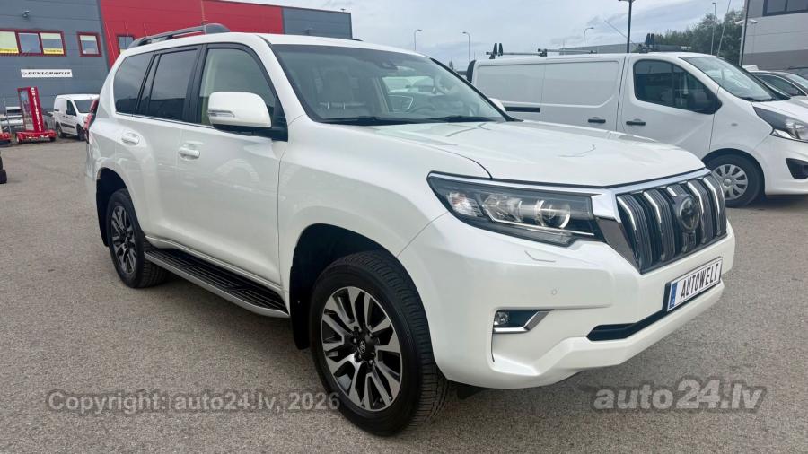 Balts Toyota Land Cruiser 2022 Tallina, ar dzinēja tilpumu 2.80 L un nobraukumu 45 tūkst. km par 59500 €, foto 6 vietnē AUTOMOTO.COM.LV