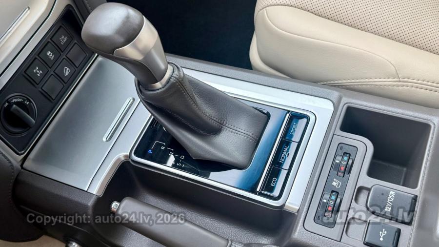 Balts Toyota Land Cruiser 2022 Tallina, ar dzinēja tilpumu 2.80 L un nobraukumu 45 tūkst. km par 59500 €, foto 14 vietnē AUTOMOTO.COM.LV
