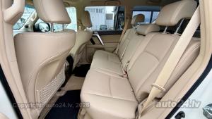 Balts Toyota Land Cruiser 2022 Tallina, ar dzinēja tilpumu 2.80 L un nobraukumu 45 tūkst. km par 59500 €, foto 17 vietnē AUTOMOTO.COM.LV