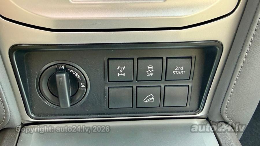 Balts Toyota Land Cruiser 2022 Tallina, ar dzinēja tilpumu 2.80 L un nobraukumu 45 tūkst. km par 59500 €, foto 20 vietnē AUTOMOTO.COM.LV