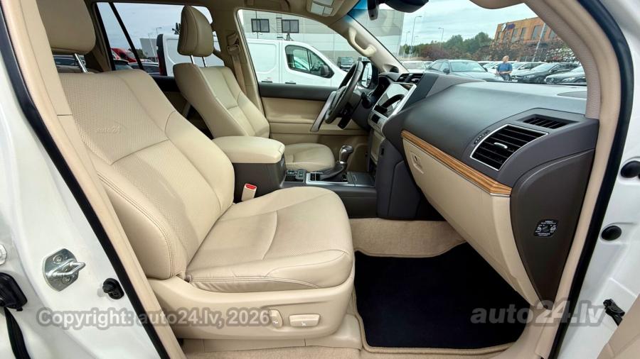 Balts Toyota Land Cruiser 2022 Tallina, ar dzinēja tilpumu 2.80 L un nobraukumu 45 tūkst. km par 59500 €, foto 27 vietnē AUTOMOTO.COM.LV