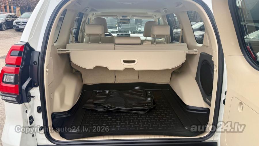 Balts Toyota Land Cruiser 2022 Tallina, ar dzinēja tilpumu 2.80 L un nobraukumu 45 tūkst. km par 59500 €, foto 31 vietnē AUTOMOTO.COM.LV