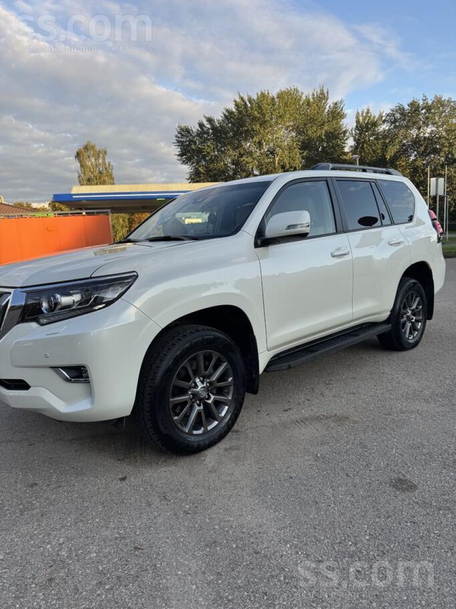 Balts Toyota Land Cruiser 2023 Rīga, ar dzinēja tilpumu 2.80 L un nobraukumu 31 tūkst. km par 58000 €, foto 4 vietnē AUTOMOTO.COM.LV