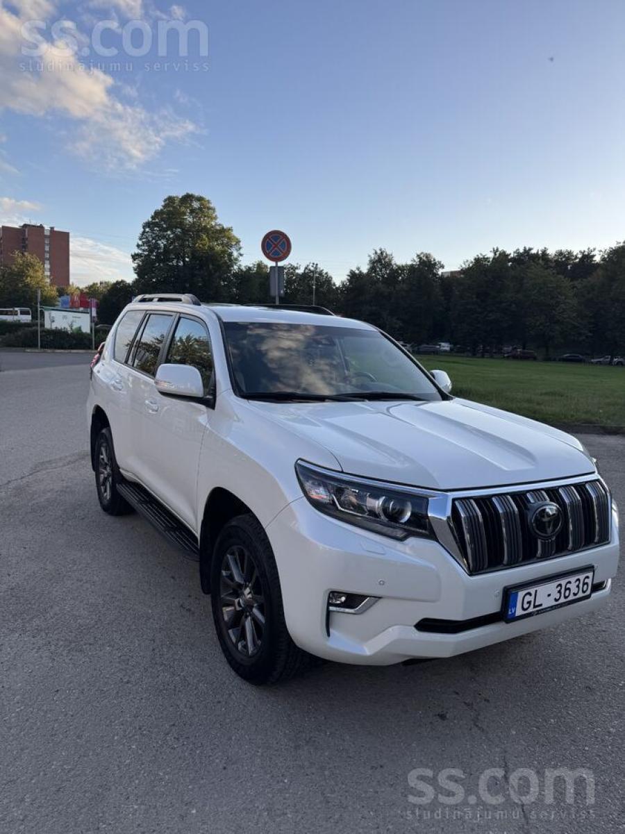 Balts Toyota Land Cruiser 2023 Rīga, ar dzinēja tilpumu 2.80 L un nobraukumu 31 tūkst. km par 58000 €, foto 6 vietnē AUTOMOTO.COM.LV