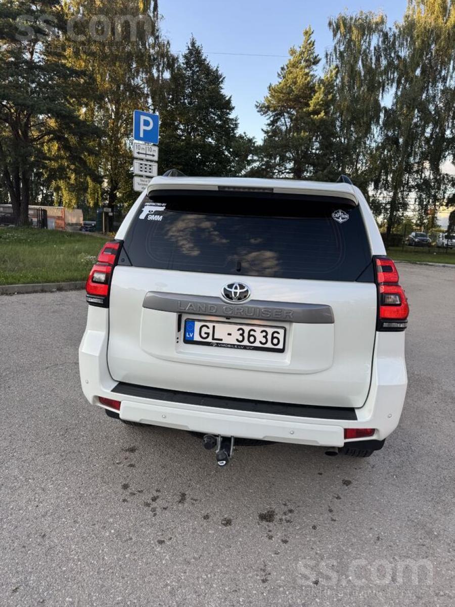 Balts Toyota Land Cruiser 2023 Rīga, ar dzinēja tilpumu 2.80 L un nobraukumu 31 tūkst. km par 58000 €, foto 9 vietnē AUTOMOTO.COM.LV