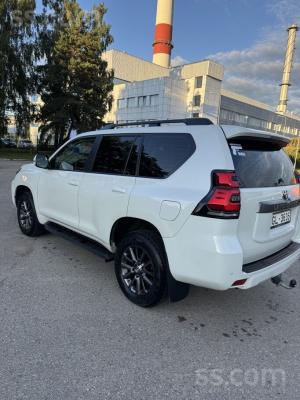 Balts Toyota Land Cruiser 2023 Rīga, ar dzinēja tilpumu 2.80 L un nobraukumu 31 tūkst. km par 58000 €, foto 11 vietnē AUTOMOTO.COM.LV