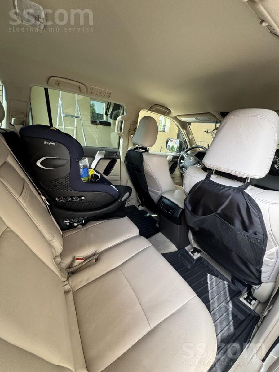 Balts Toyota Land Cruiser 2023 Rīga, ar dzinēja tilpumu 2.80 L un nobraukumu 31 tūkst. km par 58000 €, foto 15 vietnē AUTOMOTO.COM.LV