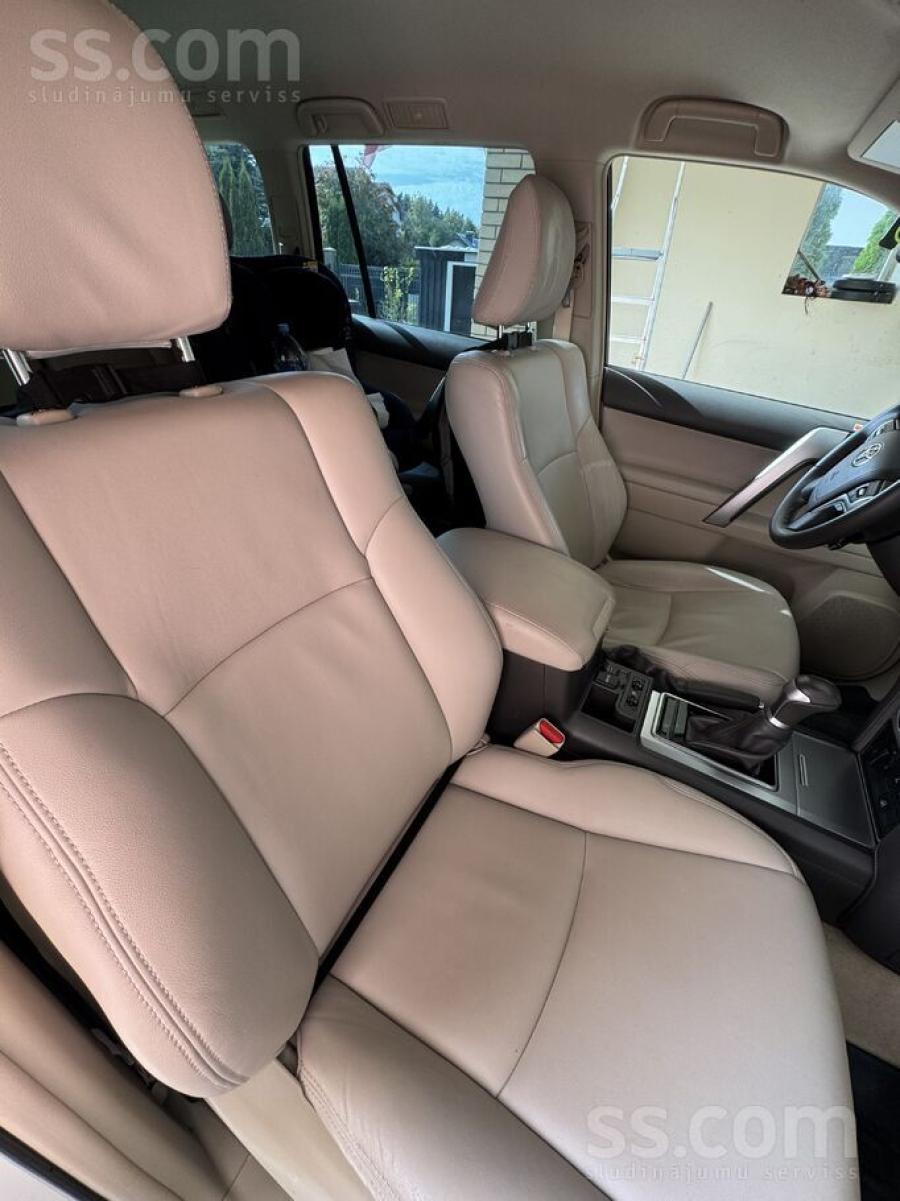 Balts Toyota Land Cruiser 2023 Rīga, ar dzinēja tilpumu 2.80 L un nobraukumu 31 tūkst. km par 58000 €, foto 16 vietnē AUTOMOTO.COM.LV
