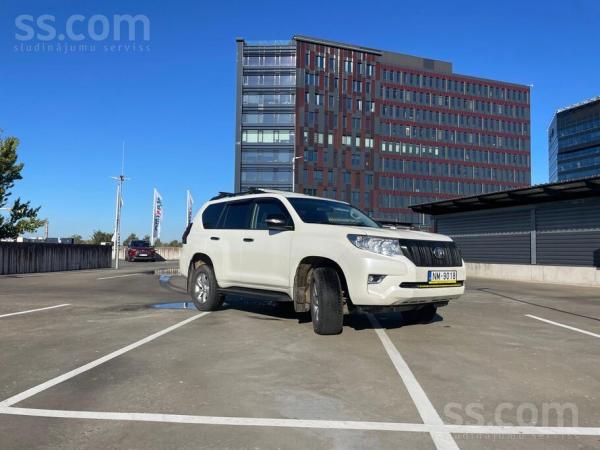 White Toyota Land Cruiser 2023 in Riga, with an engine capacity of 2.80 L and mileage of 85 thousand km for 52000 €, photo 1 on AUTOMOTO.COM.LV