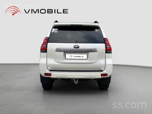White Toyota Land Cruiser 2023 in Riga, with an engine capacity of 2.80 L and mileage of 33 thousand km for 56490 €, photo 5 on AUTOMOTO.COM.LV