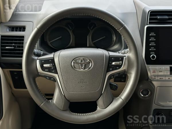 White Toyota Land Cruiser 2023 in Riga, with an engine capacity of 2.80 L and mileage of 33 thousand km for 56490 €, photo 9 on AUTOMOTO.COM.LV