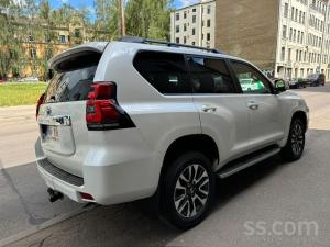 Balts Toyota Land Cruiser 2024 Rīga, ar dzinēja tilpumu 2.80 L un nobraukumu 73 tūkst. km par 56900 €, foto 3 vietnē AUTOMOTO.COM.LV