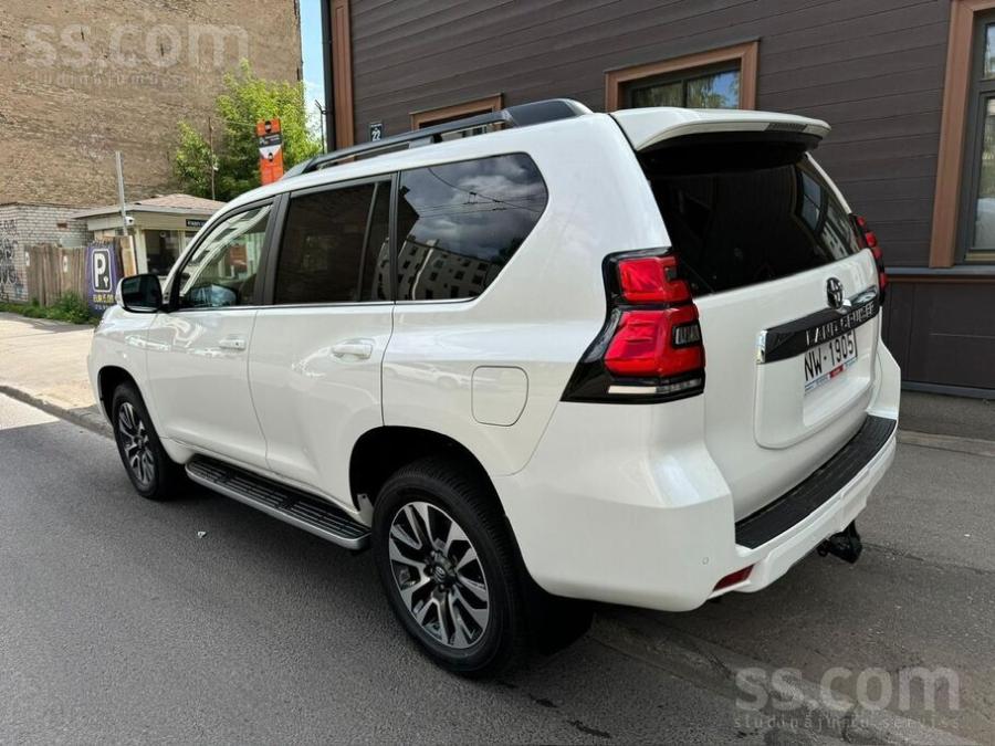 Balts Toyota Land Cruiser 2024 Rīga, ar dzinēja tilpumu 2.80 L un nobraukumu 73 tūkst. km par 56900 €, foto 5 vietnē AUTOMOTO.COM.LV