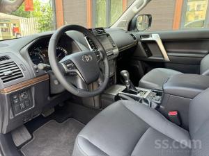 Balts Toyota Land Cruiser 2024 Rīga, ar dzinēja tilpumu 2.80 L un nobraukumu 73 tūkst. km par 56900 €, foto 6 vietnē AUTOMOTO.COM.LV