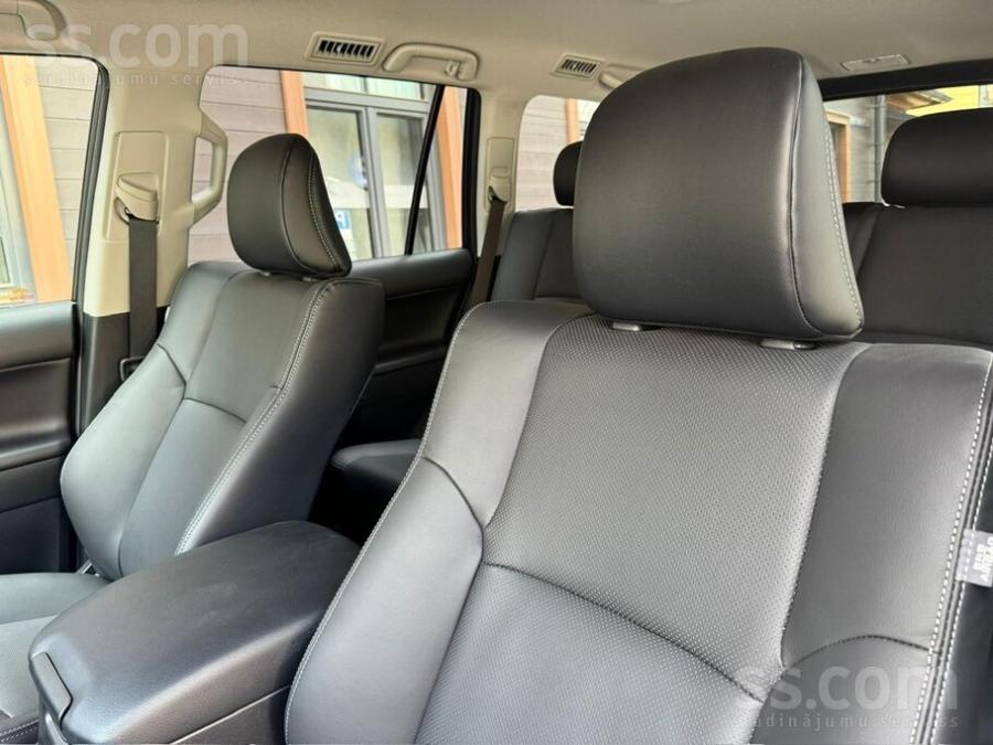 Balts Toyota Land Cruiser 2024 Rīga, ar dzinēja tilpumu 2.80 L un nobraukumu 73 tūkst. km par 56900 €, foto 7 vietnē AUTOMOTO.COM.LV