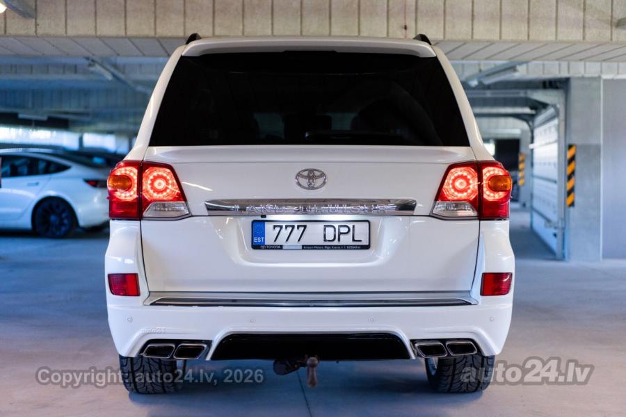 Balts Toyota Land Cruiser 2012 Tallina, ar dzinēja tilpumu 4.50 L un nobraukumu 219 tūkst. km par 28900 €, foto 5 vietnē AUTOMOTO.COM.LV
