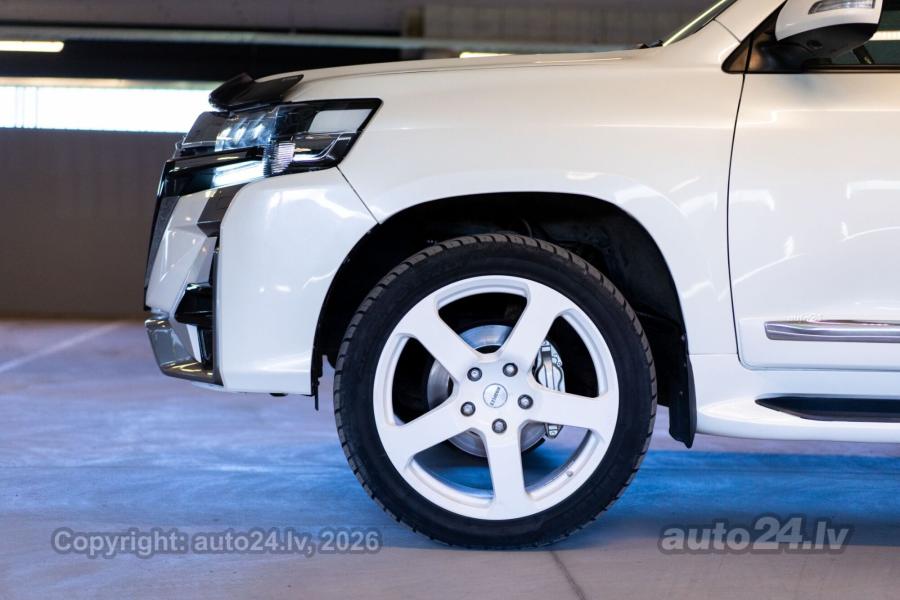 Balts Toyota Land Cruiser 2012 Tallina, ar dzinēja tilpumu 4.50 L un nobraukumu 219 tūkst. km par 28900 €, foto 6 vietnē AUTOMOTO.COM.LV