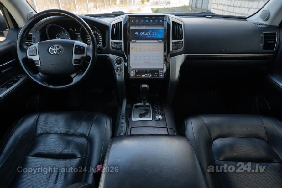 Balts Toyota Land Cruiser 2012 Tallina, ar dzinēja tilpumu 4.50 L un nobraukumu 219 tūkst. km par 28900 €, foto 8 vietnē AUTOMOTO.COM.LV