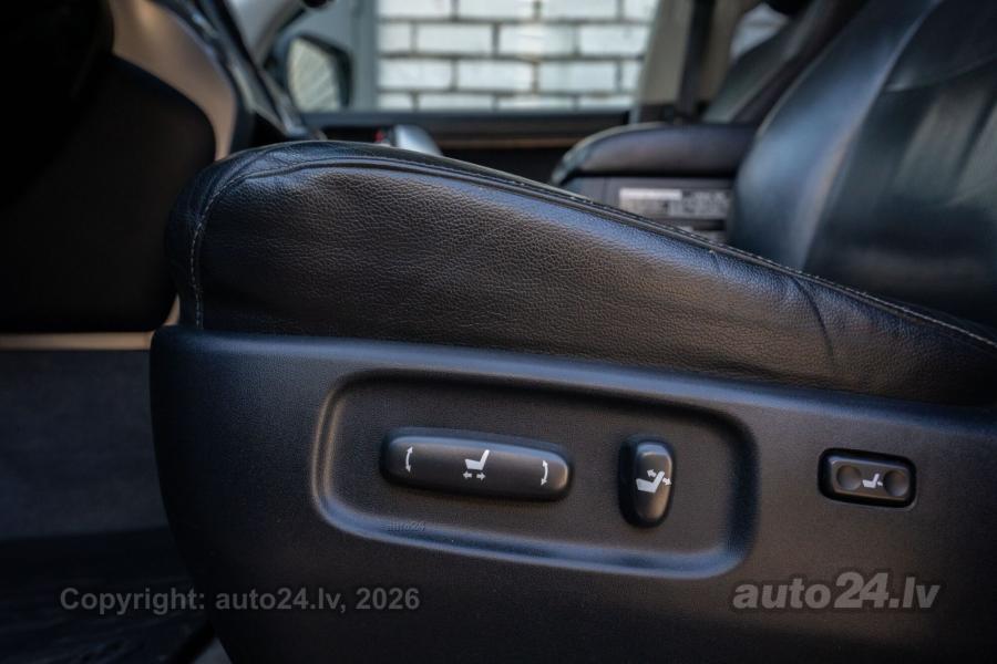 Balts Toyota Land Cruiser 2012 Tallina, ar dzinēja tilpumu 4.50 L un nobraukumu 219 tūkst. km par 28900 €, foto 12 vietnē AUTOMOTO.COM.LV