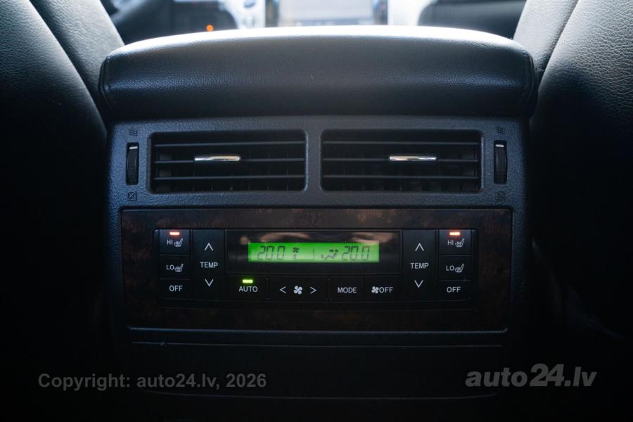 Balts Toyota Land Cruiser 2012 Tallina, ar dzinēja tilpumu 4.50 L un nobraukumu 219 tūkst. km par 28900 €, foto 19 vietnē AUTOMOTO.COM.LV