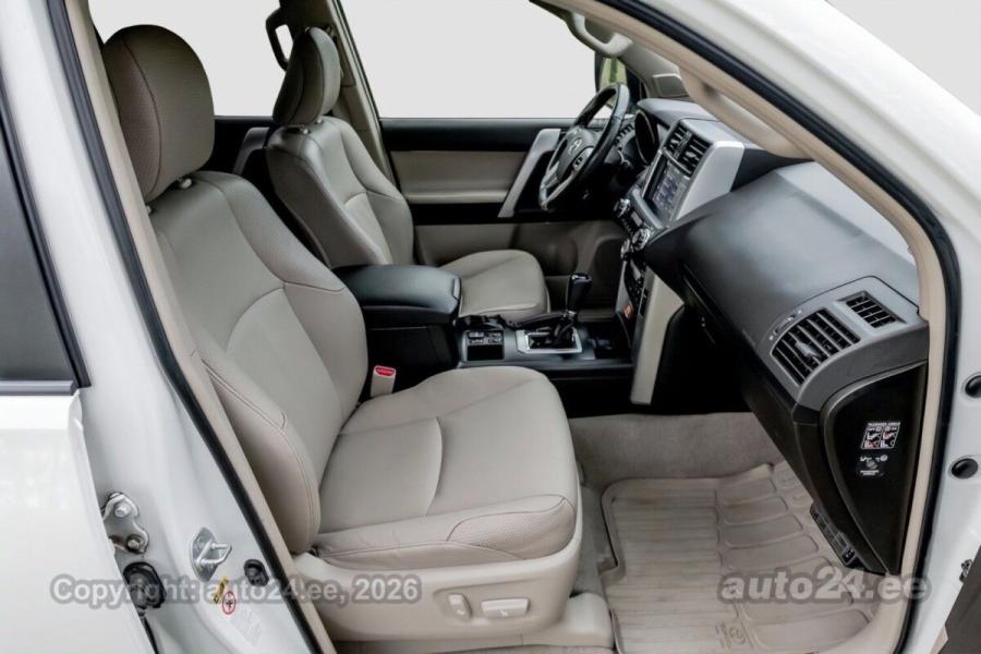 Balts Toyota Land Cruiser 2012 Pērnava, ar dzinēja tilpumu 3.00 L un nobraukumu 158 tūkst. km par 29400 €, foto 4 vietnē AUTOMOTO.COM.LV