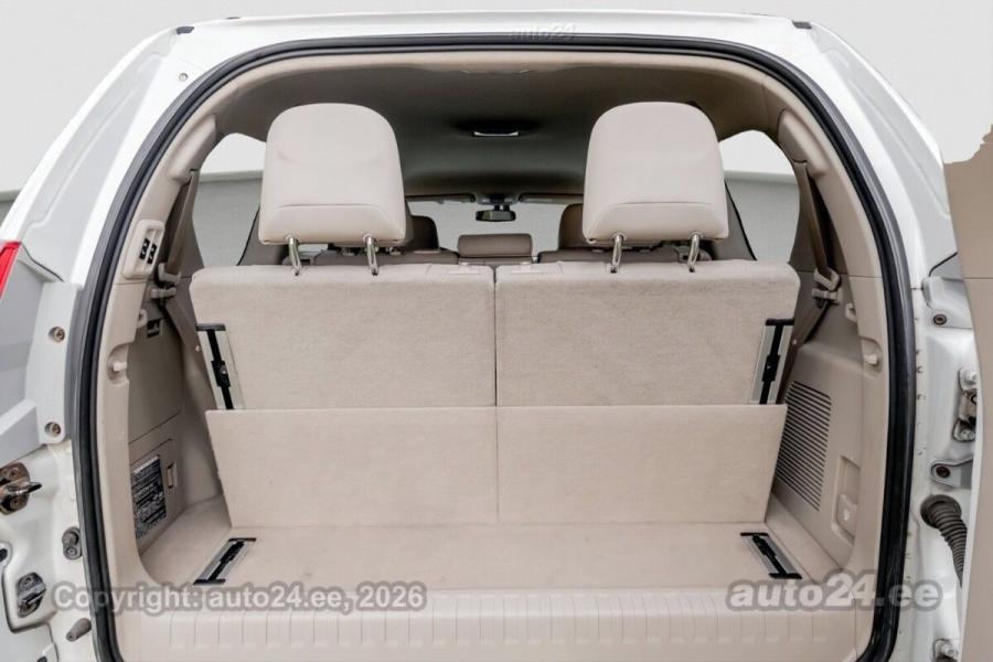 Balts Toyota Land Cruiser 2012 Pērnava, ar dzinēja tilpumu 3.00 L un nobraukumu 158 tūkst. km par 29400 €, foto 7 vietnē AUTOMOTO.COM.LV