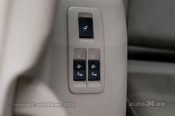 Balts Toyota Land Cruiser 2012 Pērnava, ar dzinēja tilpumu 3.00 L un nobraukumu 158 tūkst. km par 29400 €, foto 7 vietnē AUTOMOTO.COM.LV