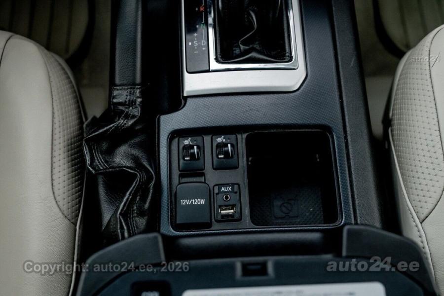 Balts Toyota Land Cruiser 2012 Pērnava, ar dzinēja tilpumu 3.00 L un nobraukumu 158 tūkst. km par 29400 €, foto 13 vietnē AUTOMOTO.COM.LV