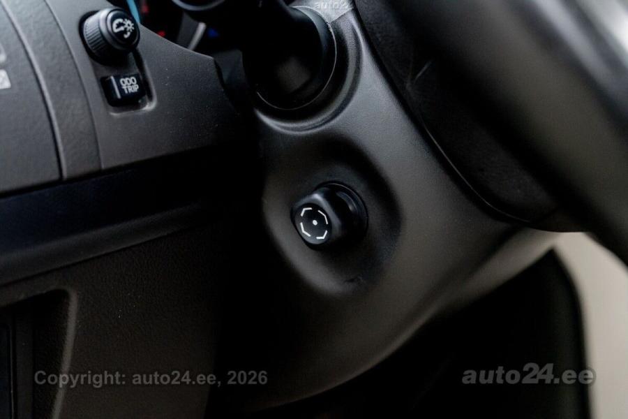 Balts Toyota Land Cruiser 2012 Pērnava, ar dzinēja tilpumu 3.00 L un nobraukumu 158 tūkst. km par 29400 €, foto 14 vietnē AUTOMOTO.COM.LV