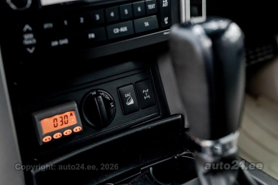 Balts Toyota Land Cruiser 2012 Pērnava, ar dzinēja tilpumu 3.00 L un nobraukumu 158 tūkst. km par 29400 €, foto 16 vietnē AUTOMOTO.COM.LV