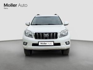 Balts Toyota Land Cruiser 2012 Pērnava, ar dzinēja tilpumu 3.00 L un nobraukumu 158 tūkst. km par 29400 €, foto 20 vietnē AUTOMOTO.COM.LV