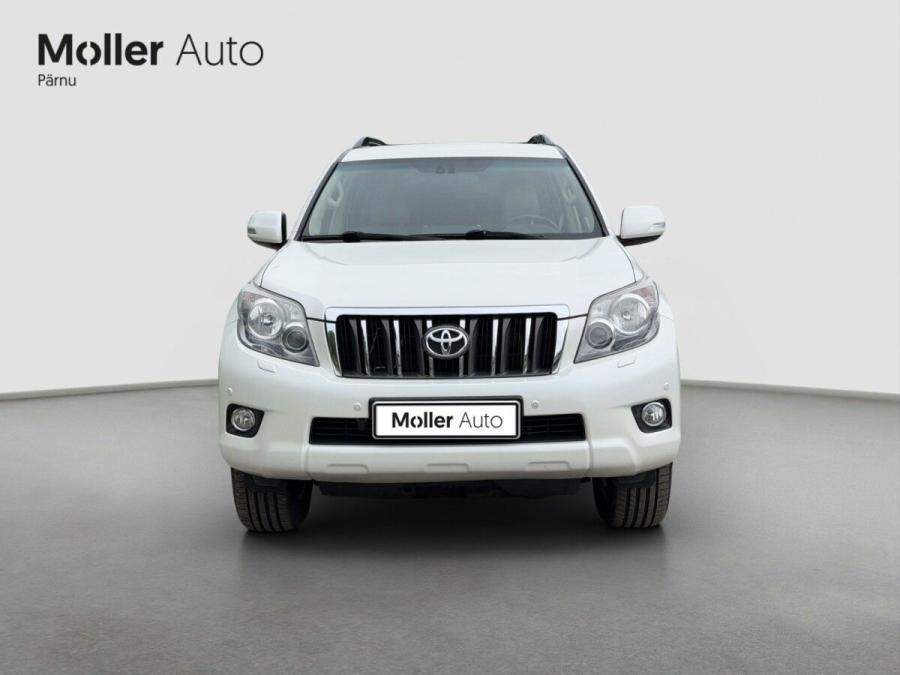 Balts Toyota Land Cruiser 2012 Pērnava, ar dzinēja tilpumu 3.00 L un nobraukumu 158 tūkst. km par 29400 €, foto 20 vietnē AUTOMOTO.COM.LV