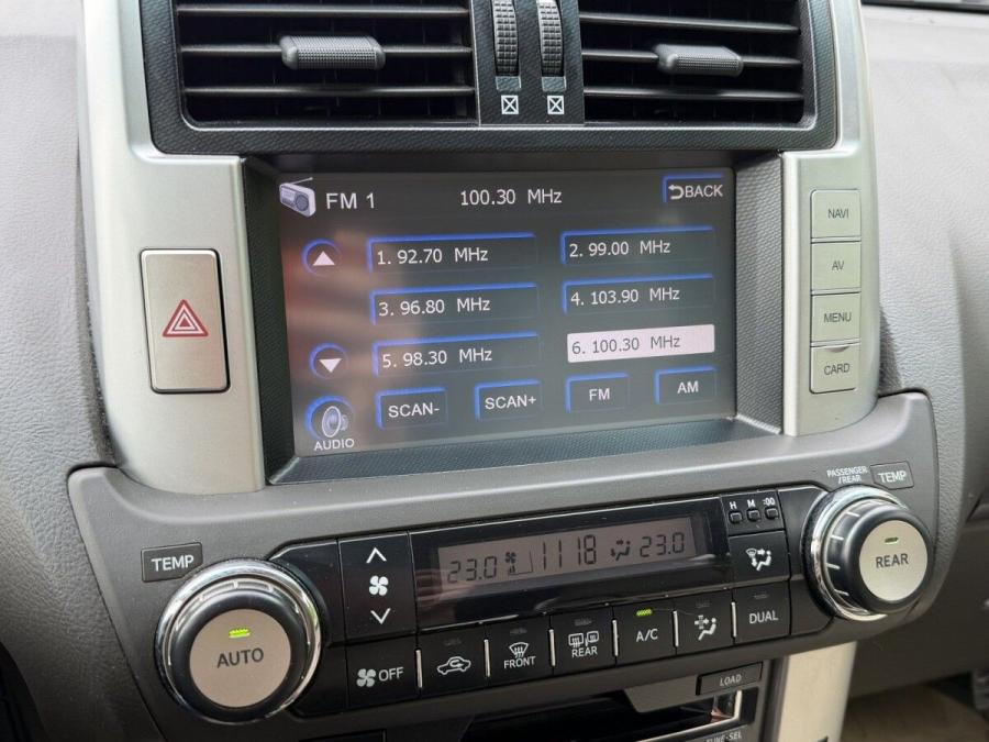 Balts Toyota Land Cruiser 2012 Pērnava, ar dzinēja tilpumu 3.00 L un nobraukumu 158 tūkst. km par 29400 €, foto 24 vietnē AUTOMOTO.COM.LV
