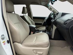 Balts Toyota Land Cruiser 2012 Pērnava, ar dzinēja tilpumu 3.00 L un nobraukumu 158 tūkst. km par 29400 €, foto 26 vietnē AUTOMOTO.COM.LV