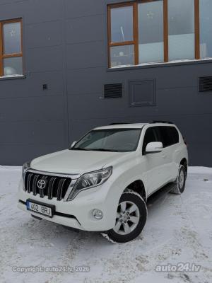 Balts Toyota Land Cruiser 2016 Tallina, ar dzinēja tilpumu 2.80 L un nobraukumu 235 tūkst. km par 29999 €, foto 2 vietnē AUTOMOTO.COM.LV