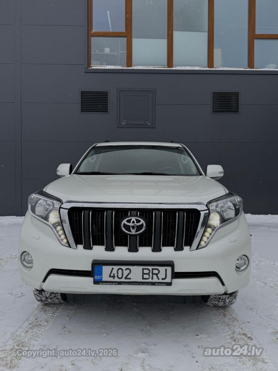 Balts Toyota Land Cruiser 2016 Tallina, ar dzinēja tilpumu 2.80 L un nobraukumu 235 tūkst. km par 29999 €, foto 3 vietnē AUTOMOTO.COM.LV