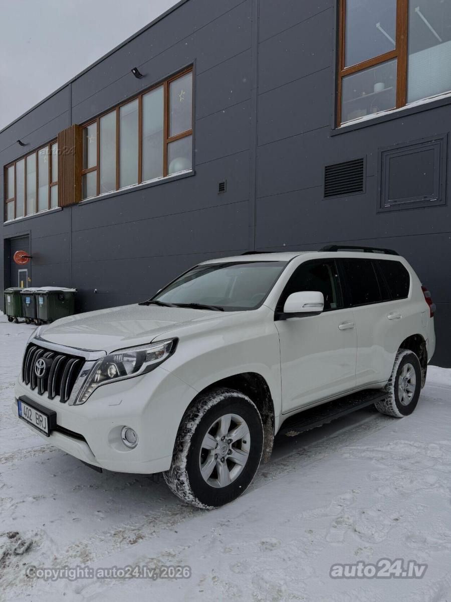Balts Toyota Land Cruiser 2016 Tallina, ar dzinēja tilpumu 2.80 L un nobraukumu 235 tūkst. km par 29999 €, foto 4 vietnē AUTOMOTO.COM.LV