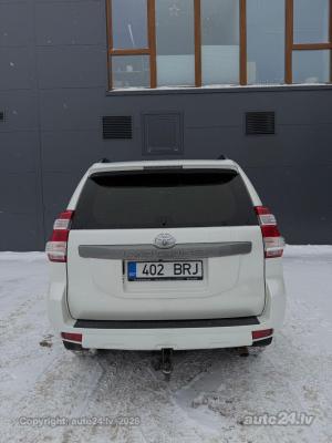 Balts Toyota Land Cruiser 2016 Tallina, ar dzinēja tilpumu 2.80 L un nobraukumu 235 tūkst. km par 29999 €, foto 5 vietnē AUTOMOTO.COM.LV