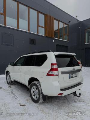 Balts Toyota Land Cruiser 2016 Tallina, ar dzinēja tilpumu 2.80 L un nobraukumu 235 tūkst. km par 29999 €, foto 6 vietnē AUTOMOTO.COM.LV