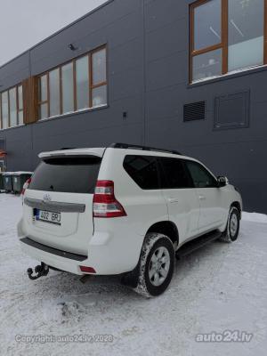Balts Toyota Land Cruiser 2016 Tallina, ar dzinēja tilpumu 2.80 L un nobraukumu 235 tūkst. km par 29999 €, foto 7 vietnē AUTOMOTO.COM.LV