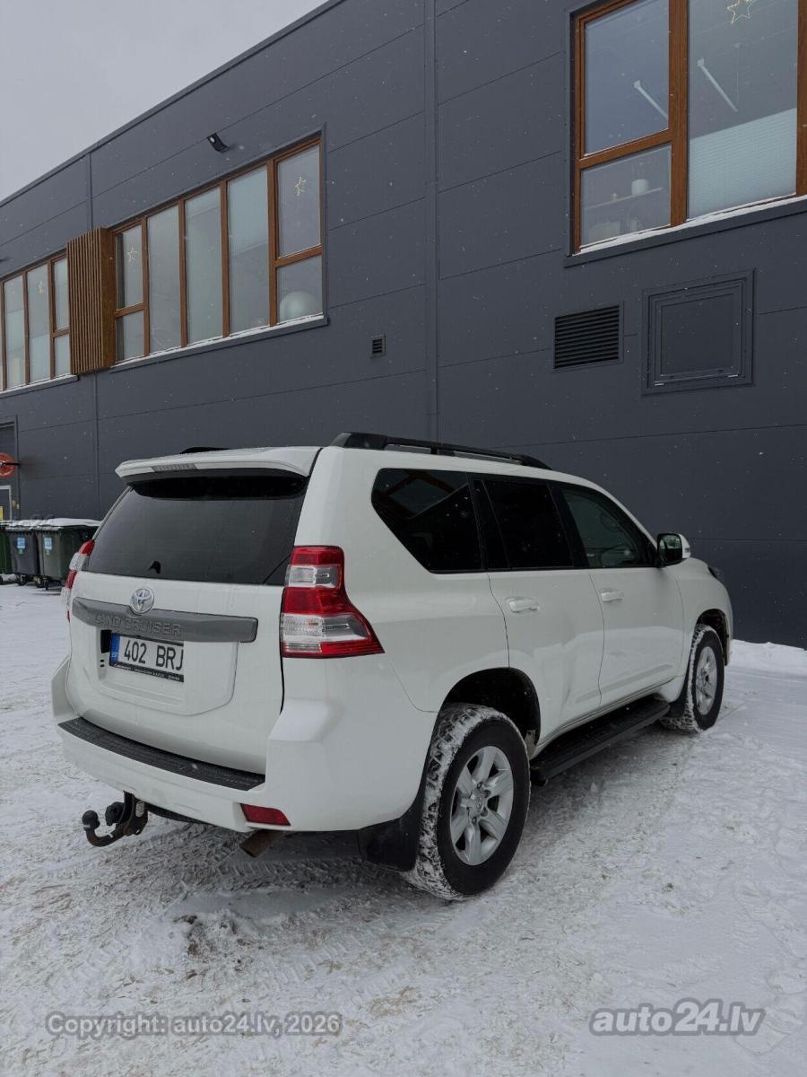 Balts Toyota Land Cruiser 2016 Tallina, ar dzinēja tilpumu 2.80 L un nobraukumu 235 tūkst. km par 29999 €, foto 7 vietnē AUTOMOTO.COM.LV