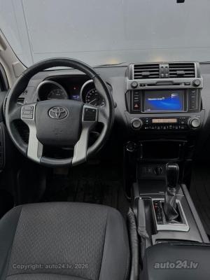 Balts Toyota Land Cruiser 2016 Tallina, ar dzinēja tilpumu 2.80 L un nobraukumu 235 tūkst. km par 29999 €, foto 12 vietnē AUTOMOTO.COM.LV