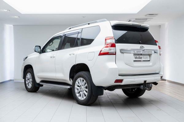 Balts Toyota Land Cruiser 2016 Peetri, ar dzinēja tilpumu 2.80 L un nobraukumu 286 tūkst. km par 32750 €, foto 5 vietnē AUTOMOTO.COM.LV