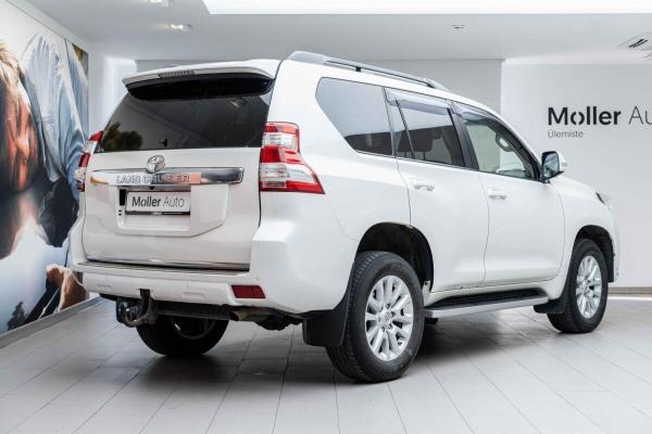 Balts Toyota Land Cruiser 2016 Peetri, ar dzinēja tilpumu 2.80 L un nobraukumu 286 tūkst. km par 32750 €, foto 6 vietnē AUTOMOTO.COM.LV