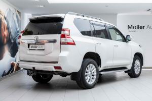 Balts Toyota Land Cruiser 2016 Peetri, ar dzinēja tilpumu 2.80 L un nobraukumu 286 tūkst. km par 32750 €, foto 7 vietnē AUTOMOTO.COM.LV